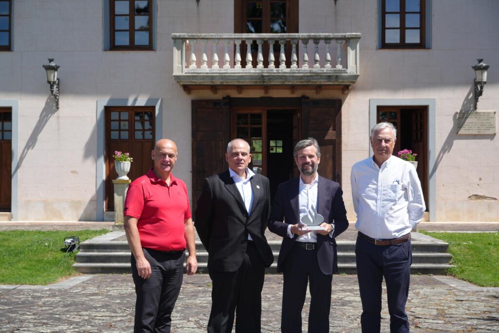 El Santander Golf Tour regresa al Club de Golf Larrabea con un cartel ...